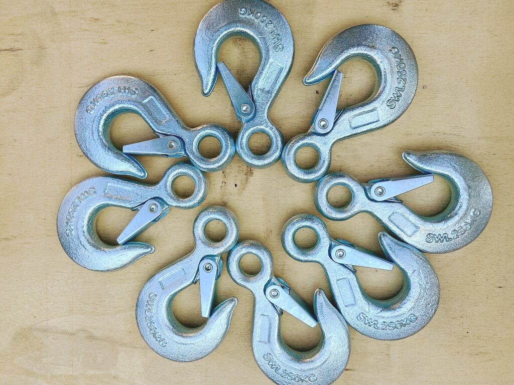 Hook DIN 689 With Safety Latch, Eye Load Hook-Kailipu